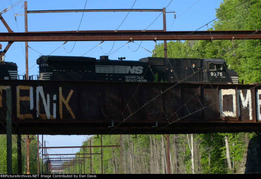 NS C40-9W 9375 trails on 17G